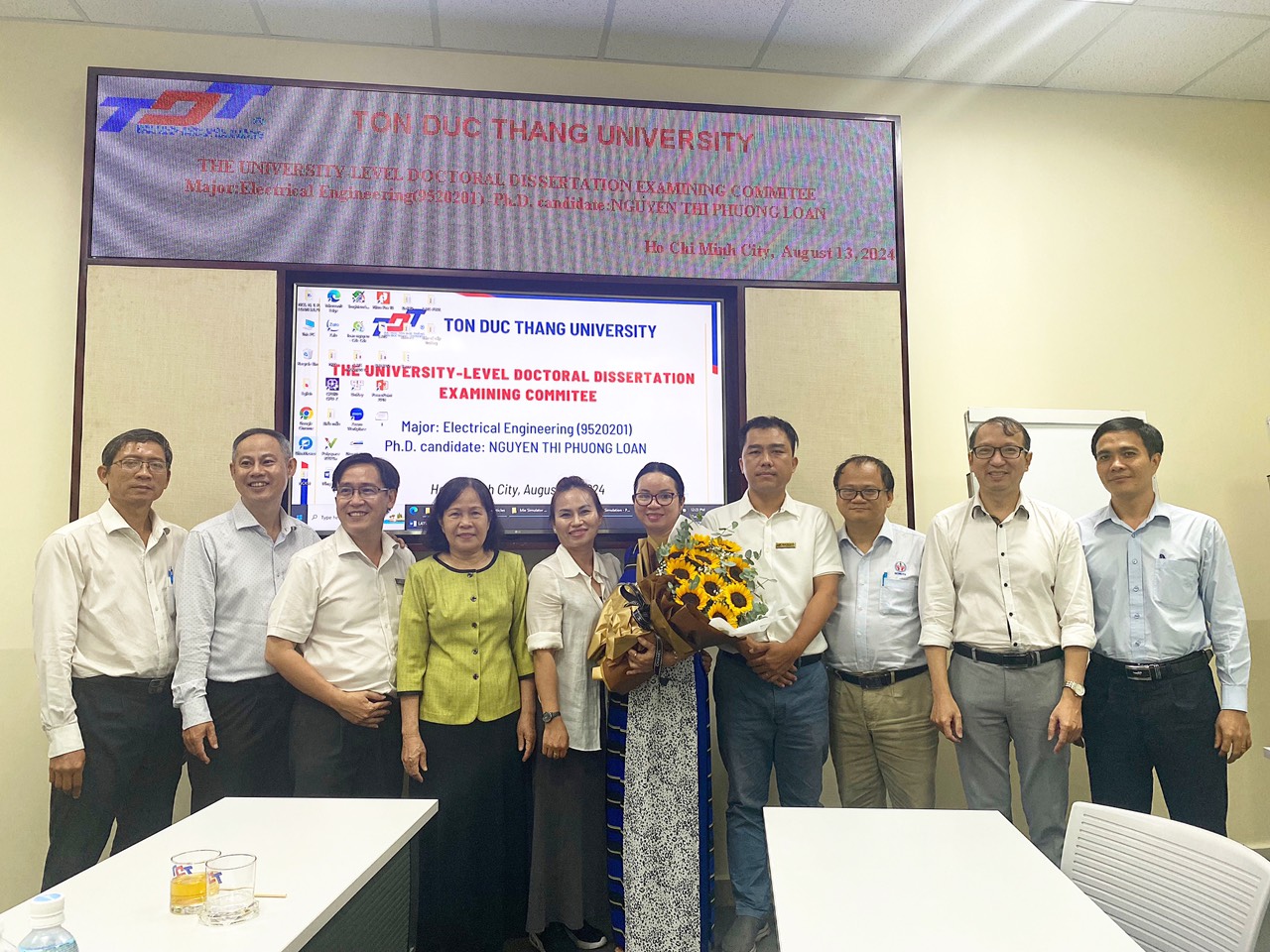 PhD candidate Nguyen Thi Phuong Loan successfully defended his dissertation at the training ...